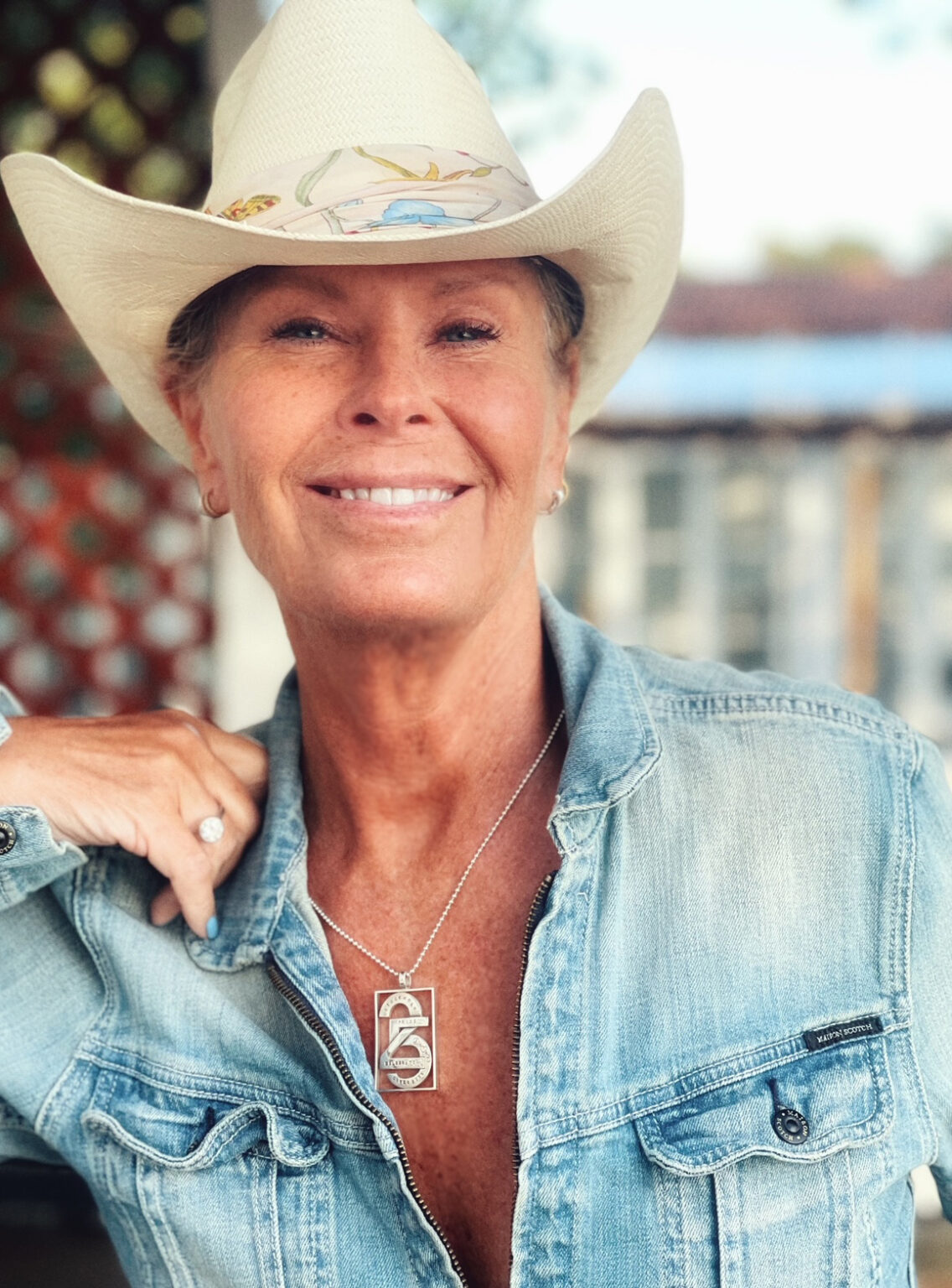 Efva Attling designar Stockholm Prides jubileums-DogTag – Stockholm Pride